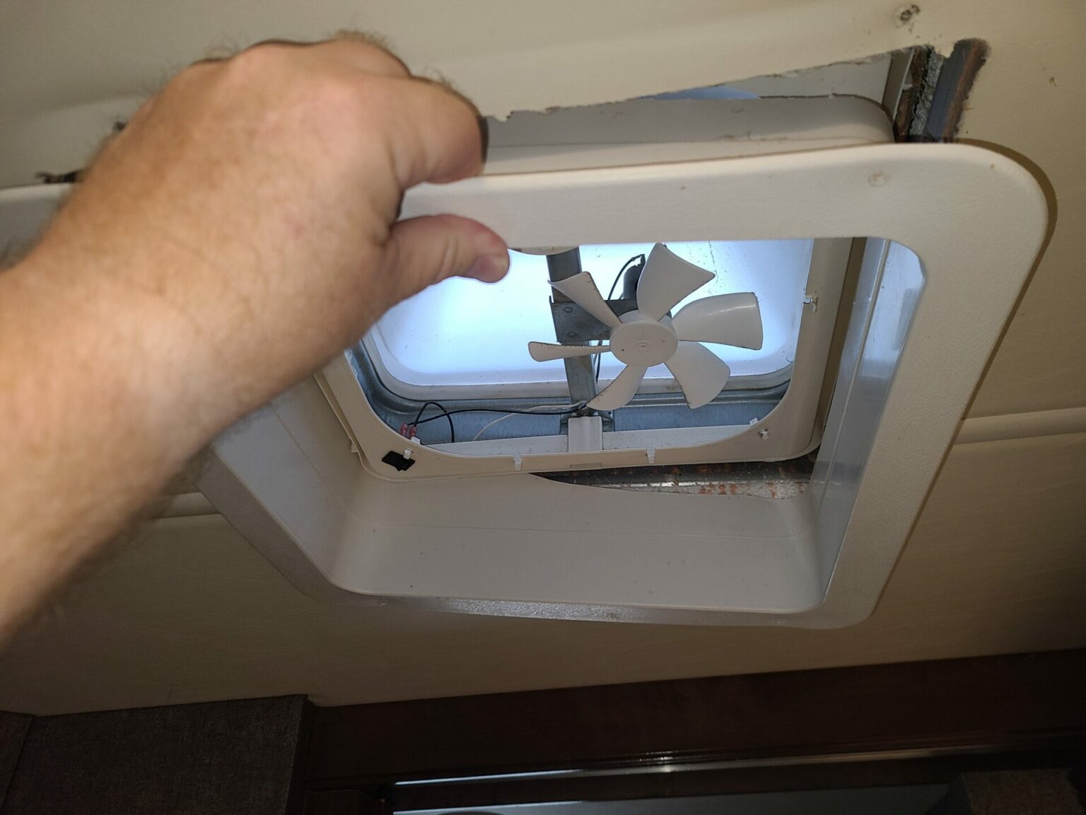RV Vent Fan Replacement – Heng’s Vortex II Review & Installation Guide